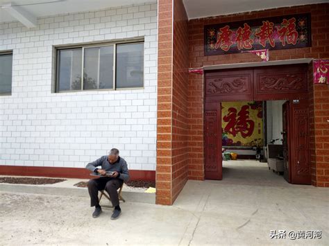 晋南农村，70岁老人中条山里寻找野生柿子，剥柿核栽种柿子母树 搜狐大视野 搜狐新闻