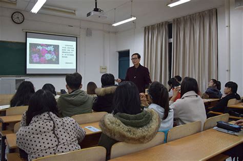 作家黄幼中与广西师范大学青年学生畅谈文学创作