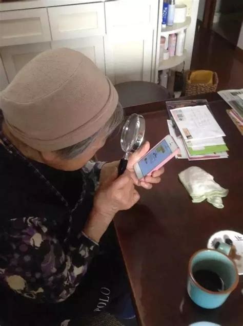 教会老年人使用电子产品是一种怎样的体验