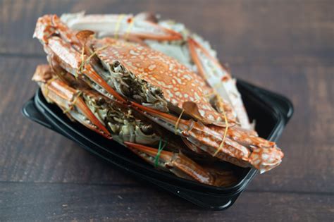 검은 일회용 플라스틱 용기에 찐 게를 찐 후 배달 하기 전에 요리 태국 스타일의 해산물 갈고리 발톱에 대한 스톡 사진 및 기타 이미지 갈고리 발톱 갑각류 건강한 생활