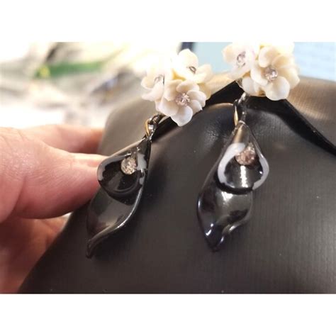 Vintage Very Old Black Dangle Lily Screw Back Earrings Gem