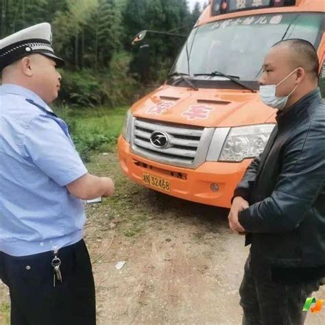 微洪江丨【交通问题顽瘴痼疾集中整治】“四不两直”深督细查 打造平安上学路车辆进行幼儿