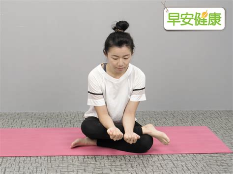 名醫親授「肩頸自療術」護頸椎、對抗筋膜疼痛！多1招改善經前症候群 嬰兒與母親
