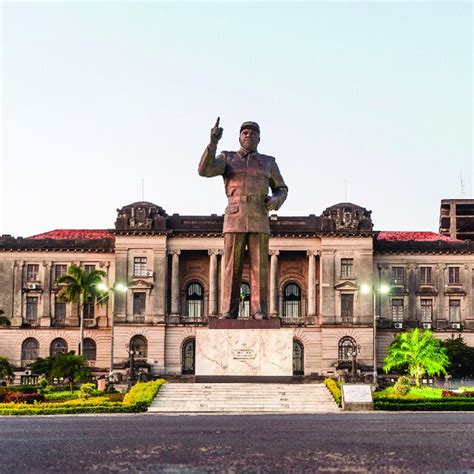 Samora Machel First President Of Mozambique Statue Jafeth Moiane