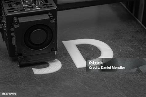 3d 프린터는 흰색 필라멘트 Pla로 3d 단어를 인쇄합니다 3차원 인쇄에 대한 스톡 사진 및 기타 이미지 3차원 인쇄 3