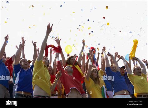 Stadion Massen Fotos Und Bildmaterial In Hoher Auflösung Alamy