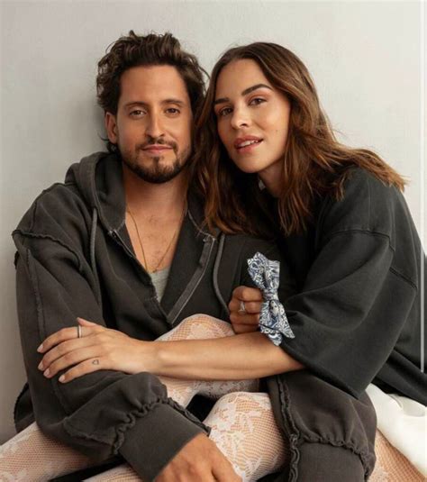 En Voyage Loin Du Québec Lou Pascal Tremblay De Stat Publie Des Images