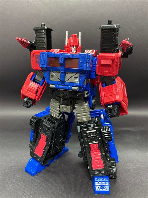 Transformers Shattered Glass Ultra Magnus In Hand Images Transformers News Tfw2005