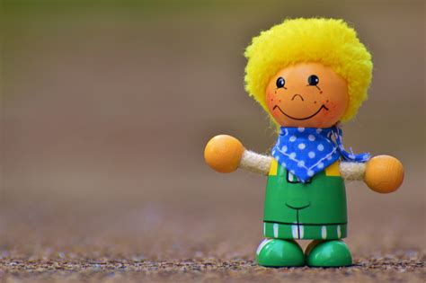 무료 이미지 목재 놀이 화려한 노랑 장난감 어린이 그림 이상한 홀즈 피어 게임 캐릭터 봉제 인형 6016x4000 666550 무료 이미지