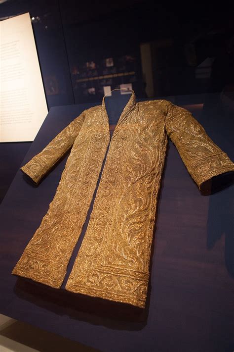 ผู้หญิง นิทรรศการ‘ของขวัญแห่งมิตรภาพ แสดงของขวัญพระราชทานจากพระมหากษัตริย์ไทย