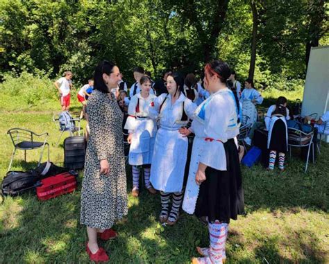 Душица Николић обишла децу из Косовског Поморавља која бораве у Београду РТГ