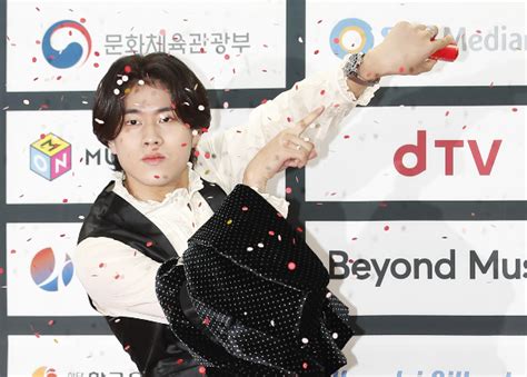 [전문] 이무진 측 신호등 표절의혹 반박…허위사실 강경 대응 머니s