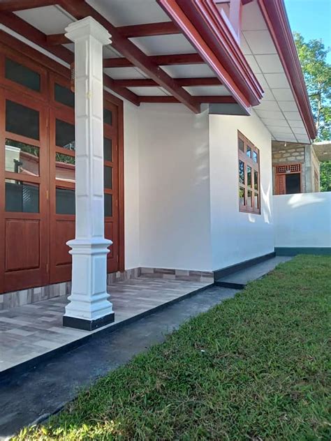 හෝමාගම වටරැකින් අංග සම්පූර්ණ තනීමහල් නිවසක් කාමර 3යී සාලය නාන කාමරය කුස්සිය සහ වැරන්ඩාව