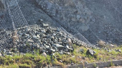 УТРОВО ОБЈАВЕНИ ФОТОГРАФИИ Еве како изгледа опсната карпа на автопатот Скопје Велес ФОТО