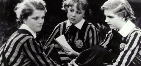 M Dchen In Uniform Streaming Where To Watch Online