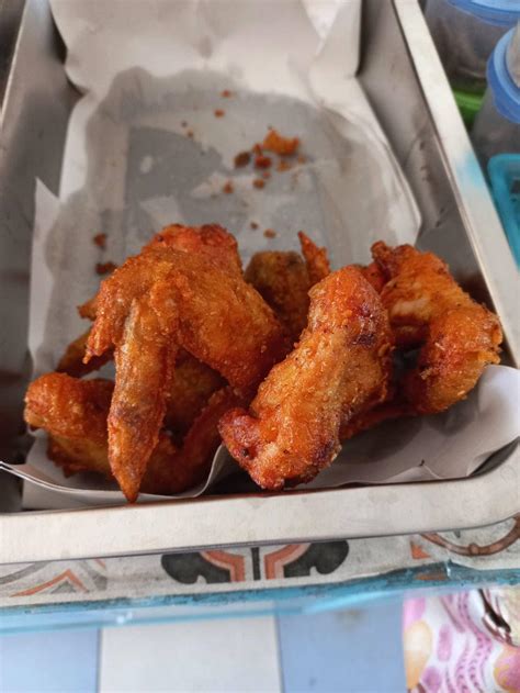 วันนี้มีไก่ทอด ทอดมัน ขนมจีนป้าม่อม เจ้าเก่า