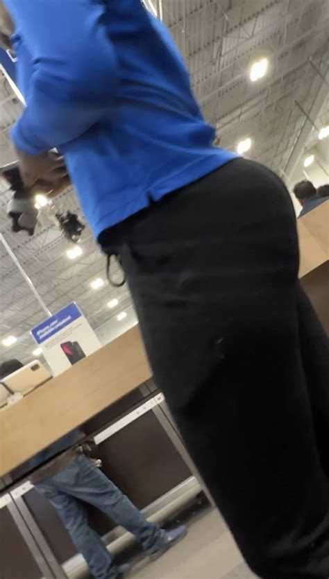 Sexy Curly Ebony Employee With A Thick Ass 🤤💦🍫 Forum