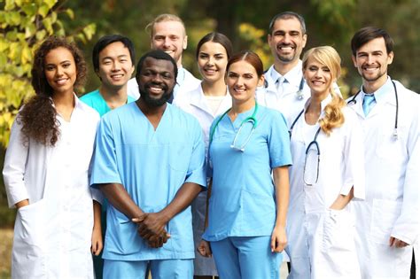 3 Nursing Jobs Explained Cnas Lpns And Rns