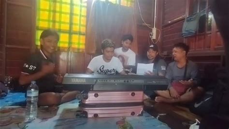 စစ်မူ့ထမ်းရမဲ့ ညိုကီတွေအတွက် သီချင်းလေးဖြစ်ပါတယ် တေးဆို နွေဦးကာရံဒေါင်းတို့အားမာန်အငြိမ့