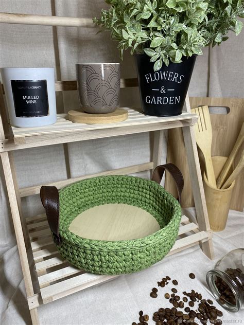 Корзина для хранения круглая низкая с кожаными ручками в интернет магазине Ярмарка Мастеров по