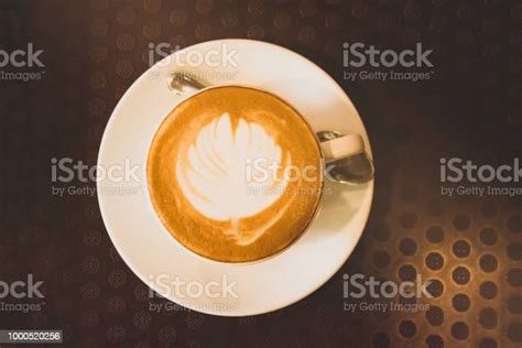 카푸치노 나 라 떼 커피 꽃 모양 배경 커피 커피 연인 빈티지 톤 그림 0명에 대한 스톡 사진 및 기타 이미지 0명 갈색
