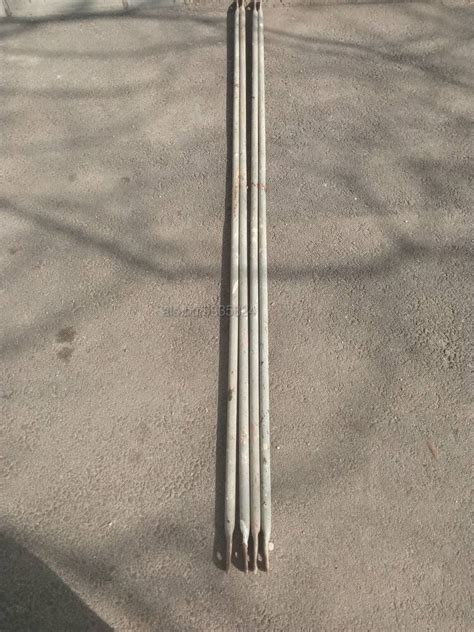 Продавам метални пръчки от за скеле 4 бр Обявената цена е за всичките Строителни ма