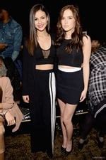 Victoria Justice Mesh Cleavage And Bare Midriff Pics