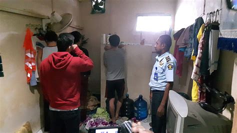 Alleged Male Prostitution Ring In Batam Must Be Investigated Minister National The Jakarta Post