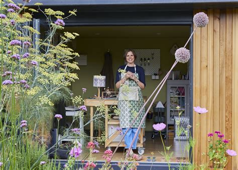 About Julie Gardner Art