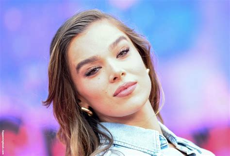 Hailee Steinfeld Nude OnlyFans Leaks Fappening Page FappeningBook