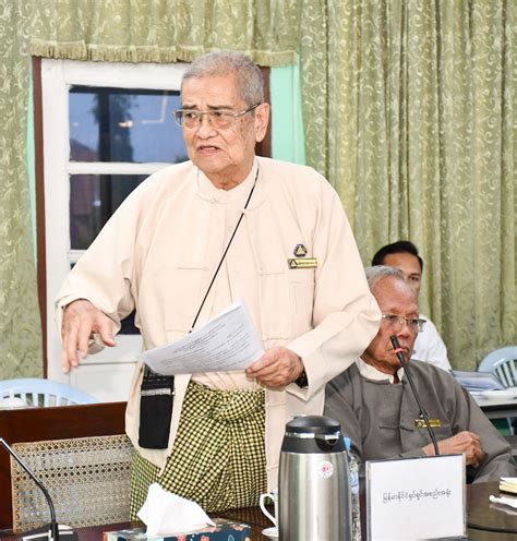 ပြည်ထောင်စုဝန်ကြီးဦးမောင်မောင်အုန်း မြန်မာ့ရုပ်ရှင်ထူးချွန်ဆုချီးမြှင့