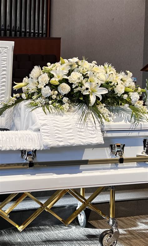 Floral Arrangement On Casket Memorial Service Decoration Inspiration