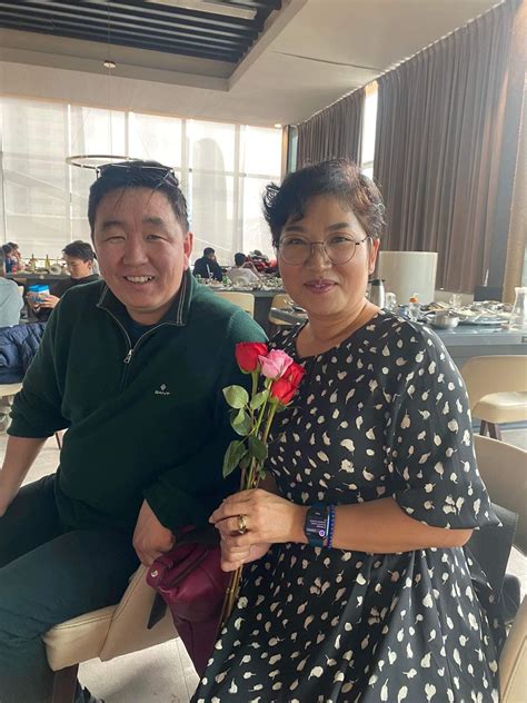 “Лайвчин” Д Мөнх Эрдэнийн гэргий дуучин Д Отгонжаргалын төрсөн эгч гэдгийг мэдэх үү ТАС МН