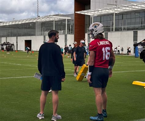 Jaguars QB Trevor Lawrence Pushing To Play Not Ruling Out Surgery