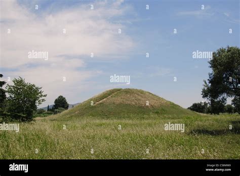 Greece Tumulus Of Marathon Tomb Of The 192 Athenians Who Died In The