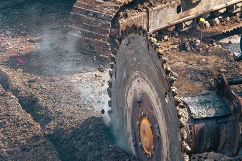 Andes 거친 지형 건설 고용 광부 그룹 긴밀한 커뮤니티 날씨 남아메리카 남자 노동 단단한 모자 라 린코나다 광산 라 링코나다 미네랄 바위