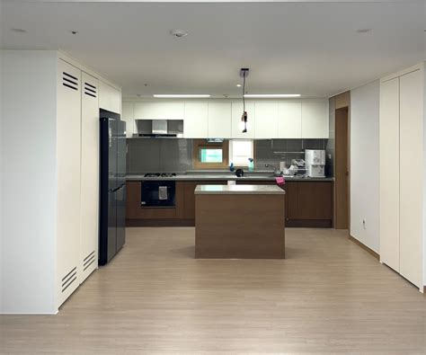 아파트 싱크대 상하부장 아일랜드 식탁 냉장고장 팬트리장 리폼 인테리어필름 시공 후기 경상남도 창원시 성산구 가음정동 인테리어필름 당근 비즈 소식