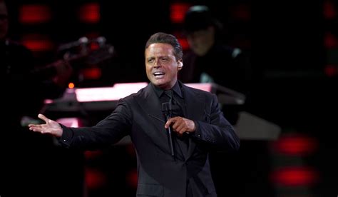 ¿qué Edad Tiene El Cantante Luis Miguel