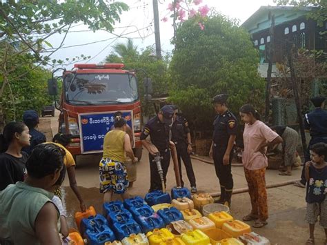 ကျိုက်ထိုမြို့‌နယ်မီးသတ်တပ်ဖွဲ့မှ တောင်ပိုင်းရပ်ကွက်ရှိ ပြည်သူများအား ရေသွားရောက်လှူဒါန်း