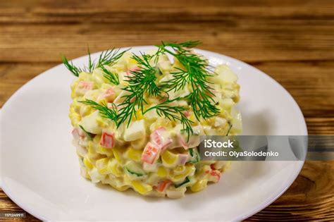 나무 테이블에 게 스틱 달콤한 옥수수 오이 계란과 마요네즈 샐러드 0명에 대한 스톡 사진 및 기타 이미지 0명 건강한 식생활 게 해산물 Istock