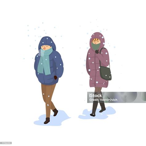 남자와 여 자가 떨어지는 강한 눈 밑 극단적인 추운 겨울 거리에 대한 스톡 벡터 아트 및 기타 이미지 거리 걷기 겨울 Istock