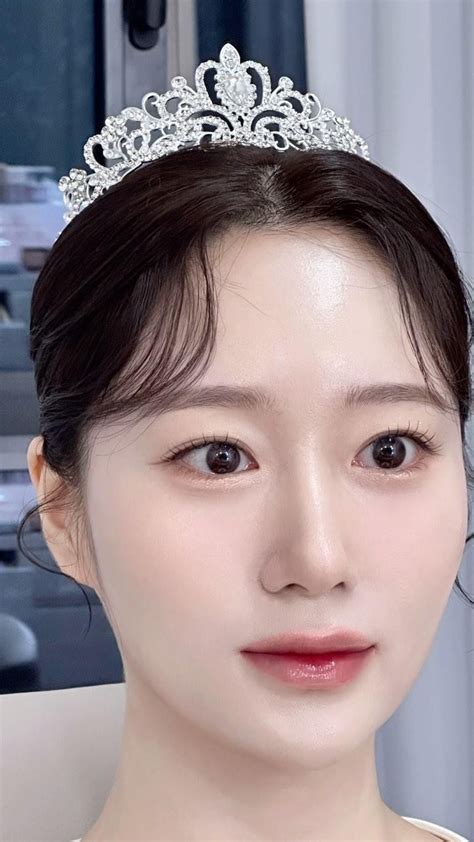 챠이 청담 메이크업 배선영 대표원장 코랄공주 고객님 🤍 속눈썹 안붙이고 연하게 자연스럽게 야외 스냅은 작가님 따라서 연한게 예쁠때도 있어요 Hair Minming