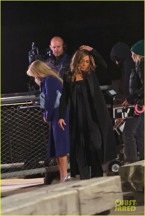 Jennifer Aniston Reese Witherspoon Spend Late Night On Set Filming The Morning Show Season