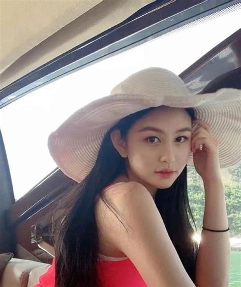 Nhan sắc xinh ngọt ngào của con gái bom sex Hong Kong Khâu Thục Trinh ai cũng khen đúng là