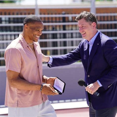 组图威少为俄城捐赠篮球场 出席剪彩仪式并致辞 搜狐大视野 搜狐新闻