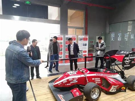 长江三峡集团领导一行参观湖南大学汽车车身先进设计制造国家重点实验室 整车先进设计制造技术全国重点实验室