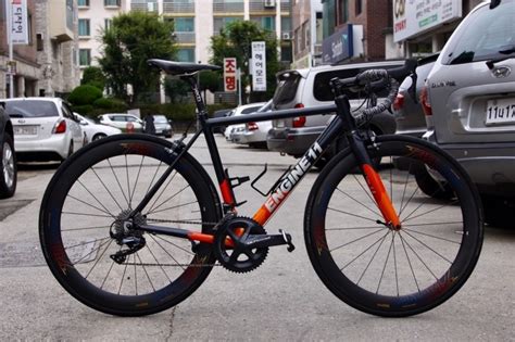 엔진11 크릿디 로드 블라스트 오렌지 프레임셋 아르마 블레이드 5 신형 카본 로드 휠셋 시마노 울테그라 R8000 구동계 데다 35 And 슈퍼제로 컴포넌트 커스텀 로드바이크