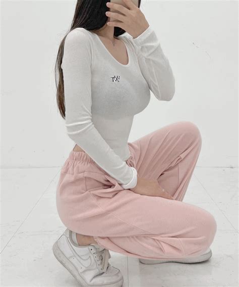 [옆트임] 핫🔥걸 긴팔t 2color 에이블리