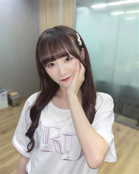 音嶋莉沙さんのインスタグラム写真 音嶋莉沙instagram「カジュアルスタイル 🏻 久しぶりのジーパン履いたよ〜 Tシャツのデザイン