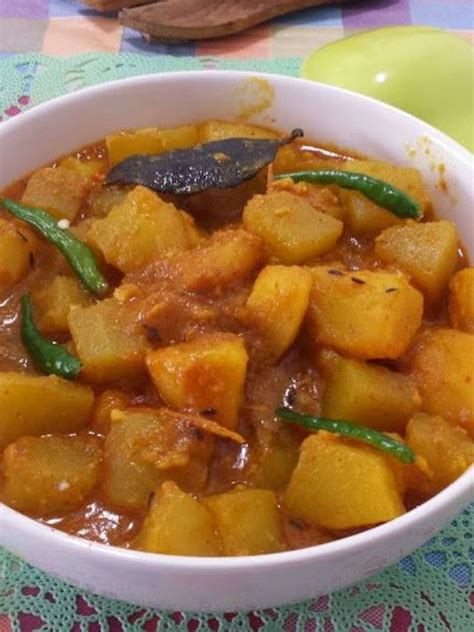 নিরামিষ পেঁপে আলুর তরকারি এভাবে রাঁধলে সেরা খেতে হয় রেসিপি How To Make Veg Potato Raw Papaya